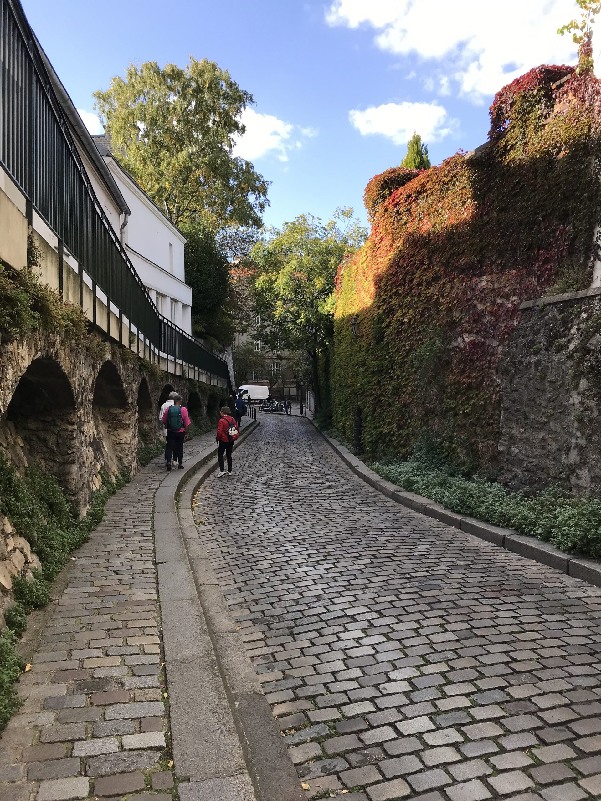 パリのバスあれこれ 市バス40番に乗ってモンマルトルへ | JALPAKインターナショナル ヨ－ロッパ